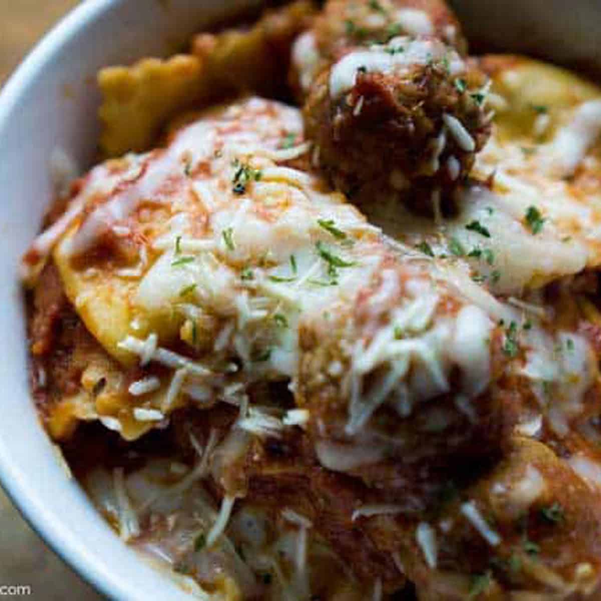 Slow Cooker Ravioli & Meatballs - The Happier Homemaker