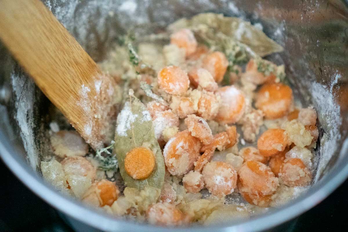 Best Turkey Gravy Recipe - The Happier Homemaker