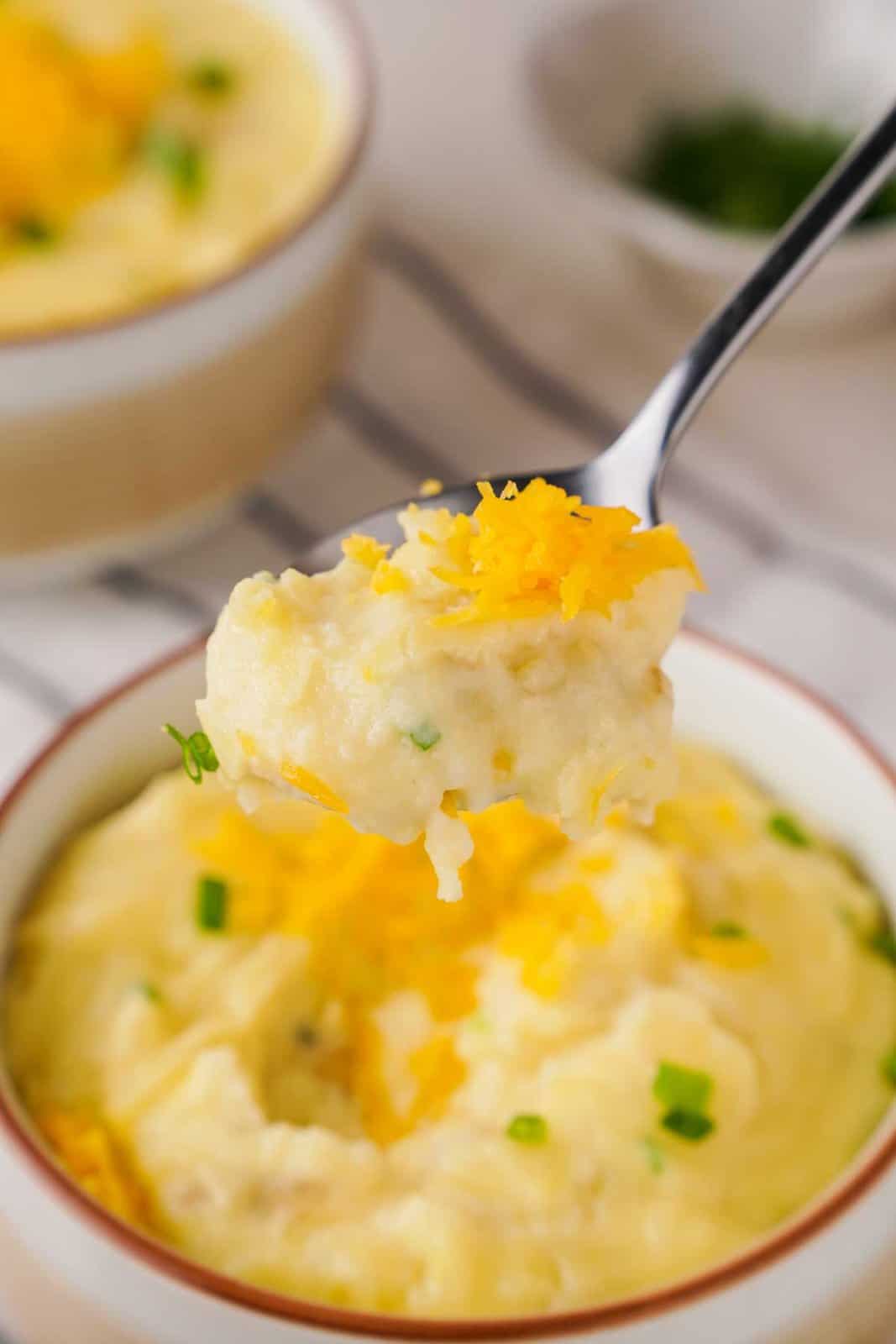Cheddar Chive Mashed Potatoes | Easy Weeknight Side Dish