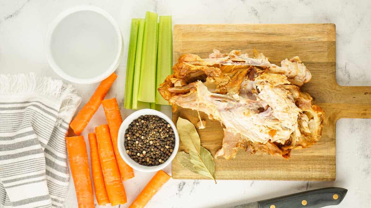 How to Make Chicken Stock (Easy Recipe) - The Happier Homemaker