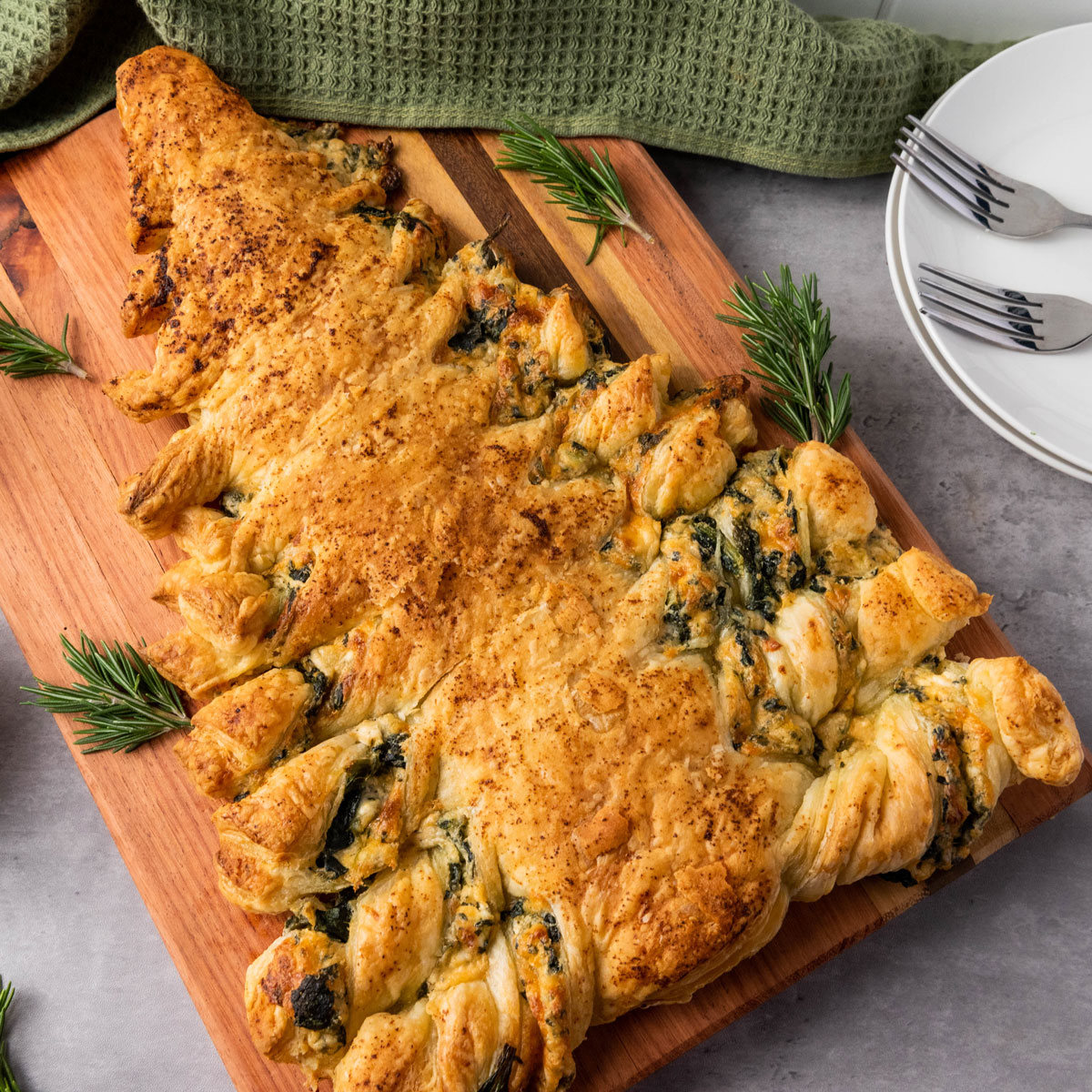 Spinach Puff Pastry Christmas Tree - The Happier Homemaker