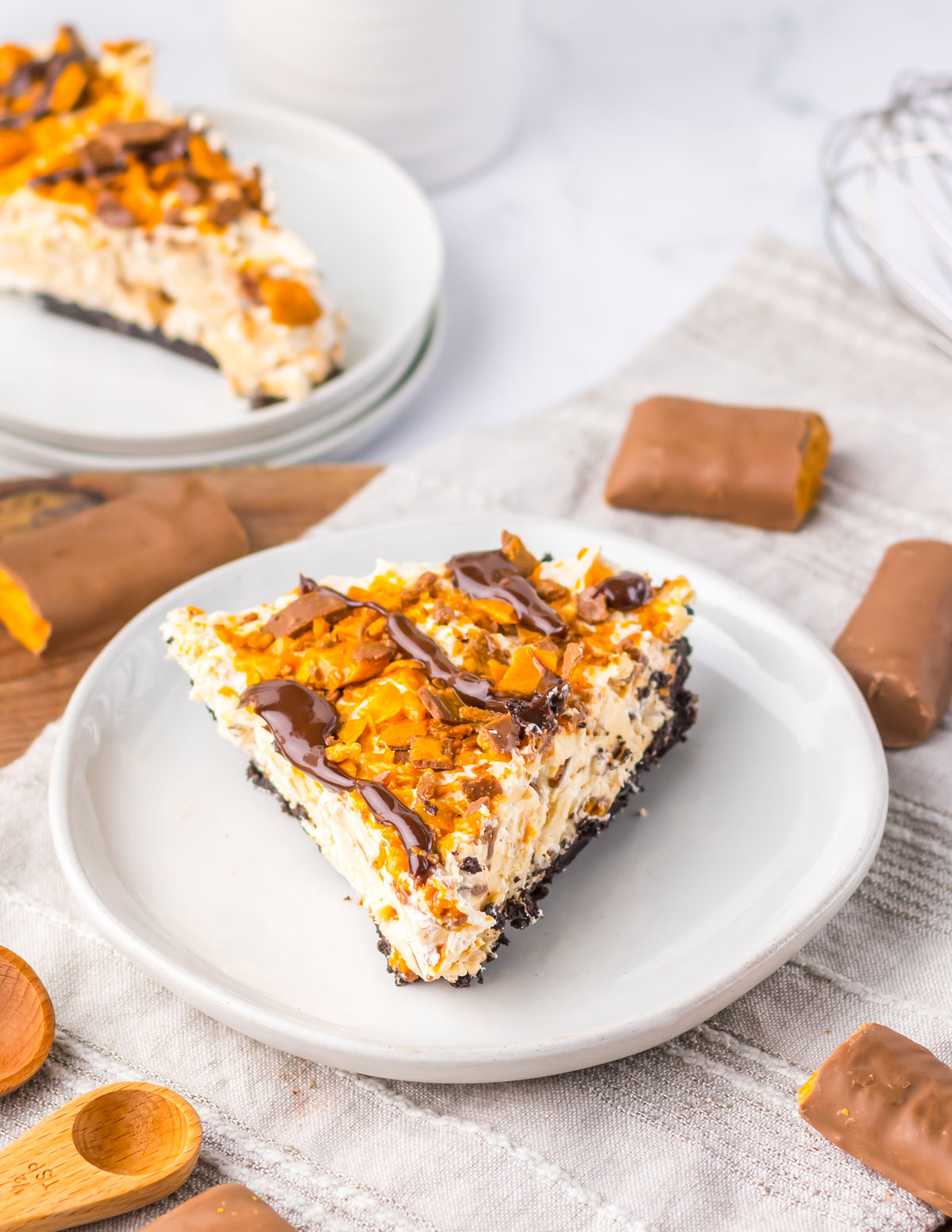 No Bake Butterfinger Pie - The Happier Homemaker